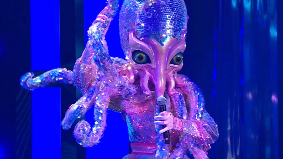 De TV van gisteren: The Masked Singer op eenzame hoogte - TVgids.nl