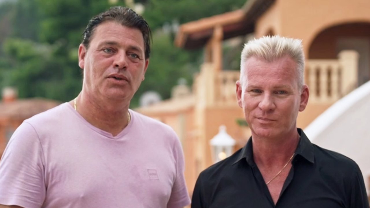 Richard en Aadje gaan op zoek naar een outfit voor hun bruiloft in Daar ...