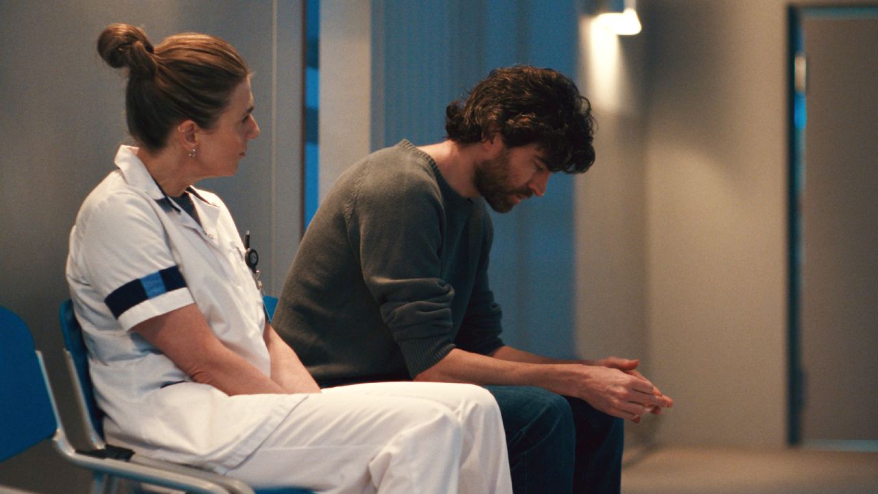 De definitieve breuk tussen Jerry en Ella levert veel stress op in Dag & Nacht - TVgids.nl