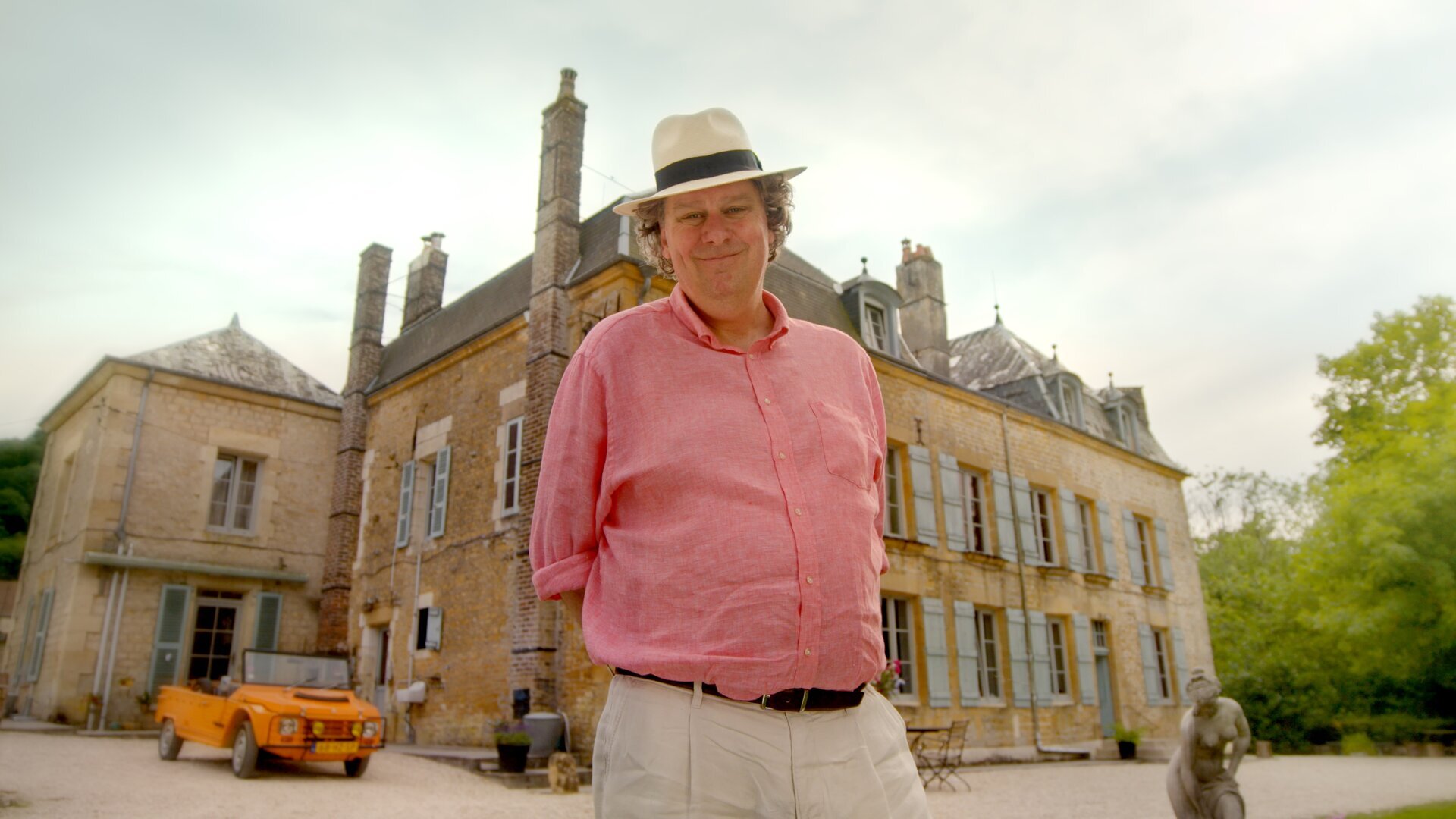 Diederik Ebbinge is vanuit Frankrijk terug met het satirische programma ...