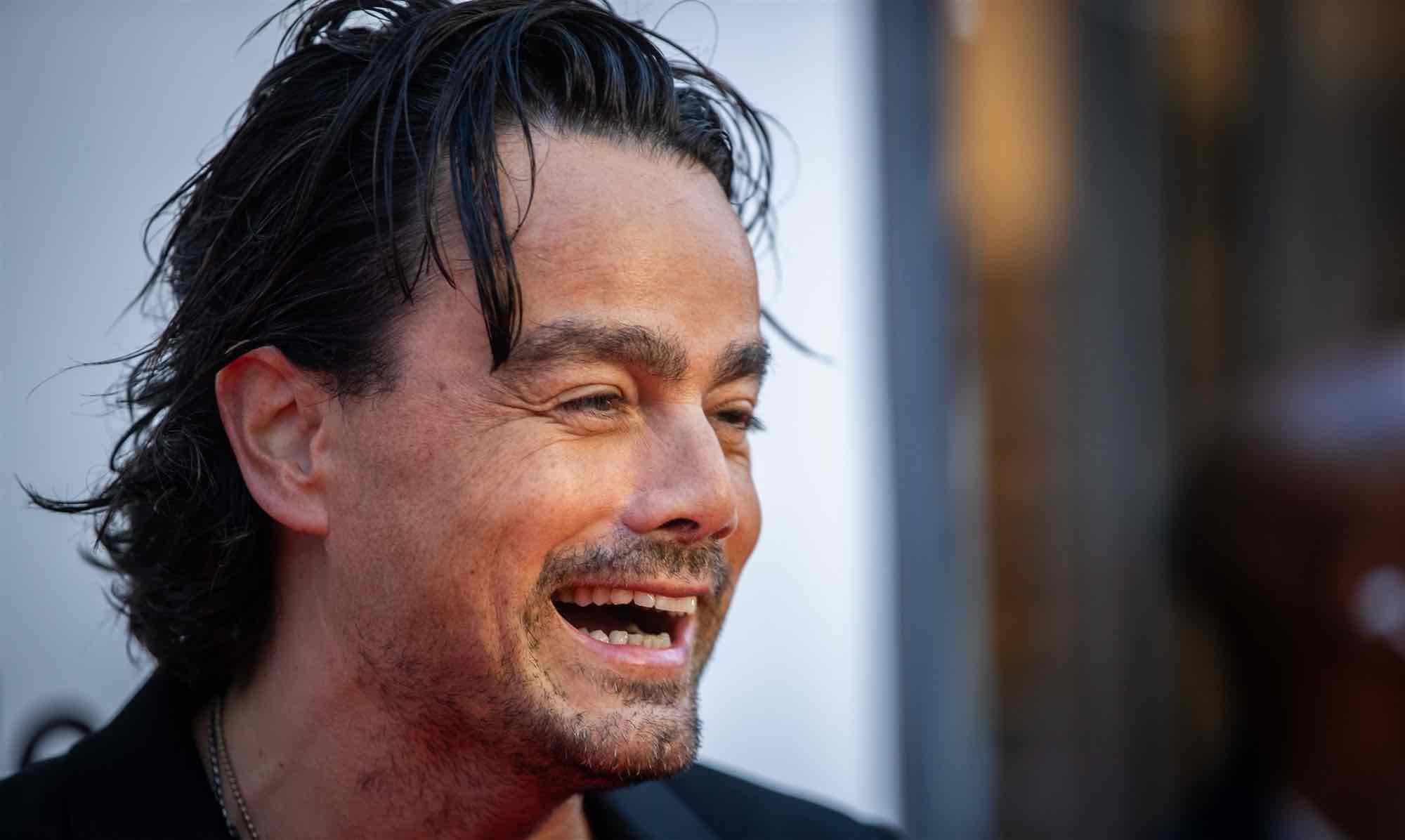 Nieuwe Voice-coach Dinand Woesthoff lapt kritiek aan zijn laars - TVgids.nl