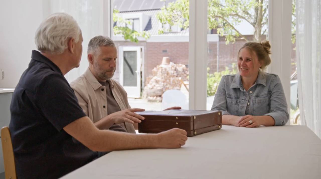 De TV van gisteren: Kijkers zien verrassende wending in De Moeite Waard ...