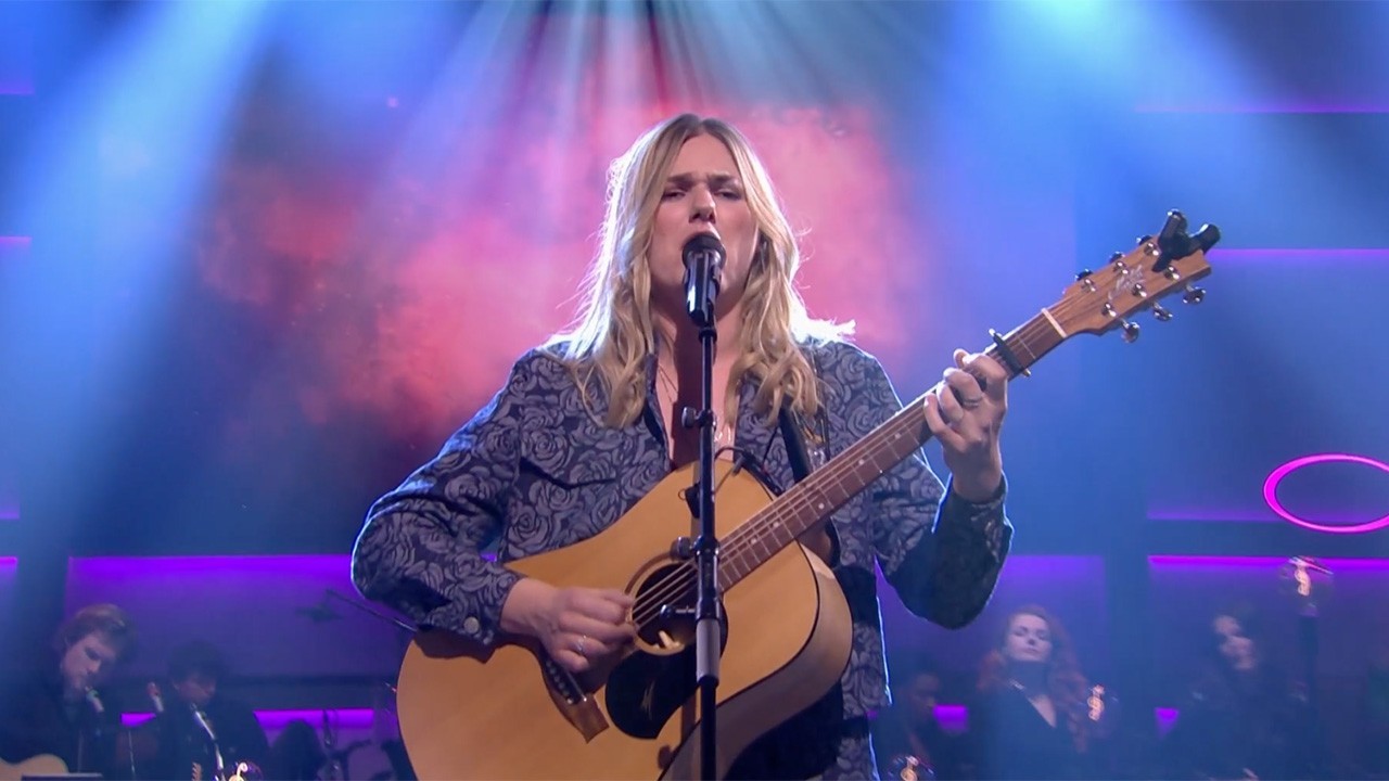 Ellece raakt gevoelige snaar in Talent Unplugged met Million Years Ago ...