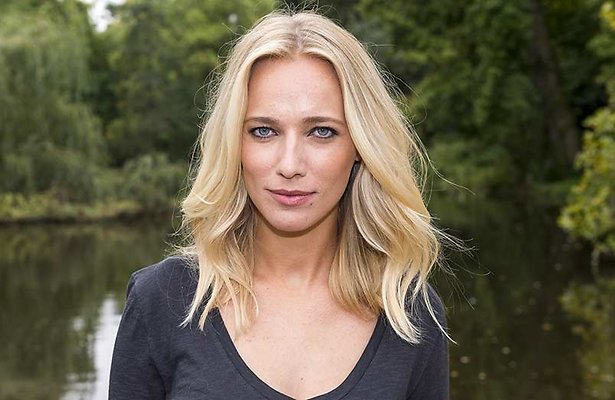 Ook Jennifer Hoffman en Jelka van Houten in Random Shit-serie - TVgids.nl