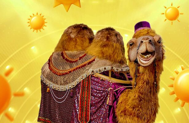 Wie gaat of gaan er schuil in het pak van De Kameel in The Masked ...