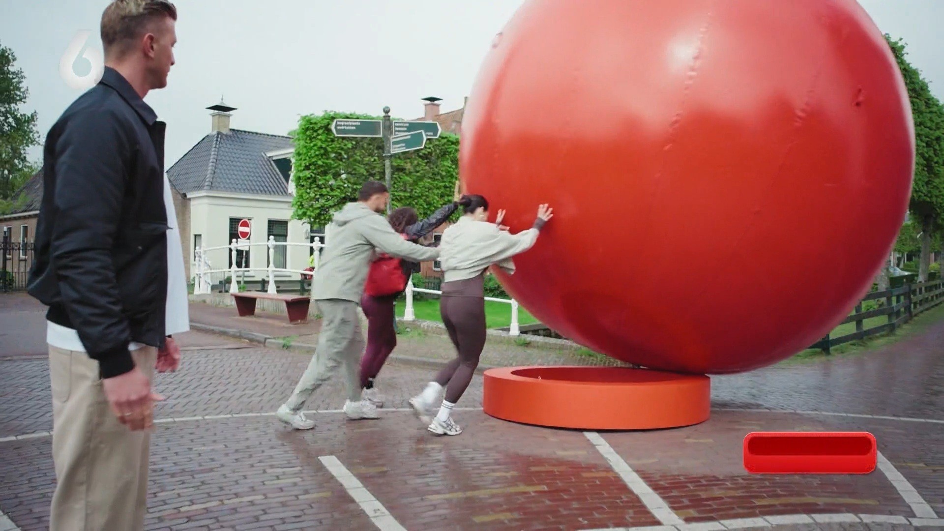 De TV van gisteren: Let's play ball weet kijkers nog niet te ...