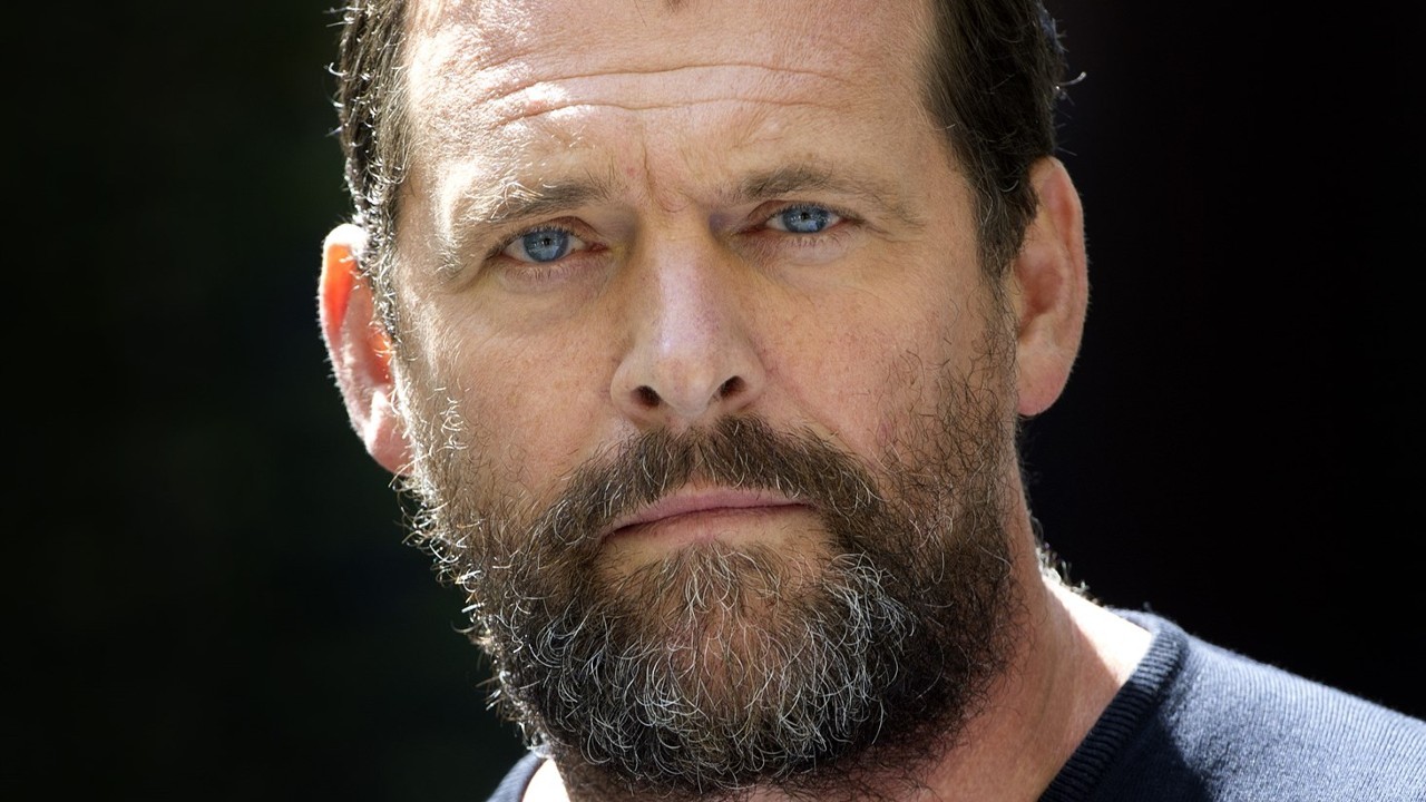 Mark Rietman te zien als Peter R. de Vries in tweede seizoen Judas ...