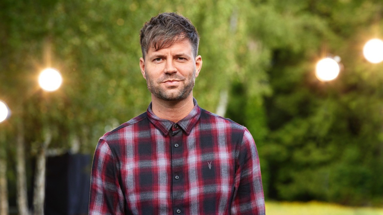 Simon Keizer maakt comeback op tv met eigen muziekprogramma - TVgids.nl