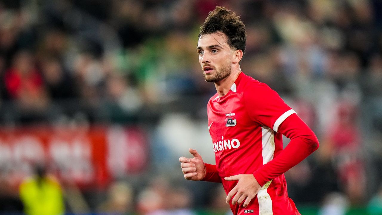 Troy Parrott staat met 'zijn' AZ lijnrecht tegenover Tottenham Hotspur ...