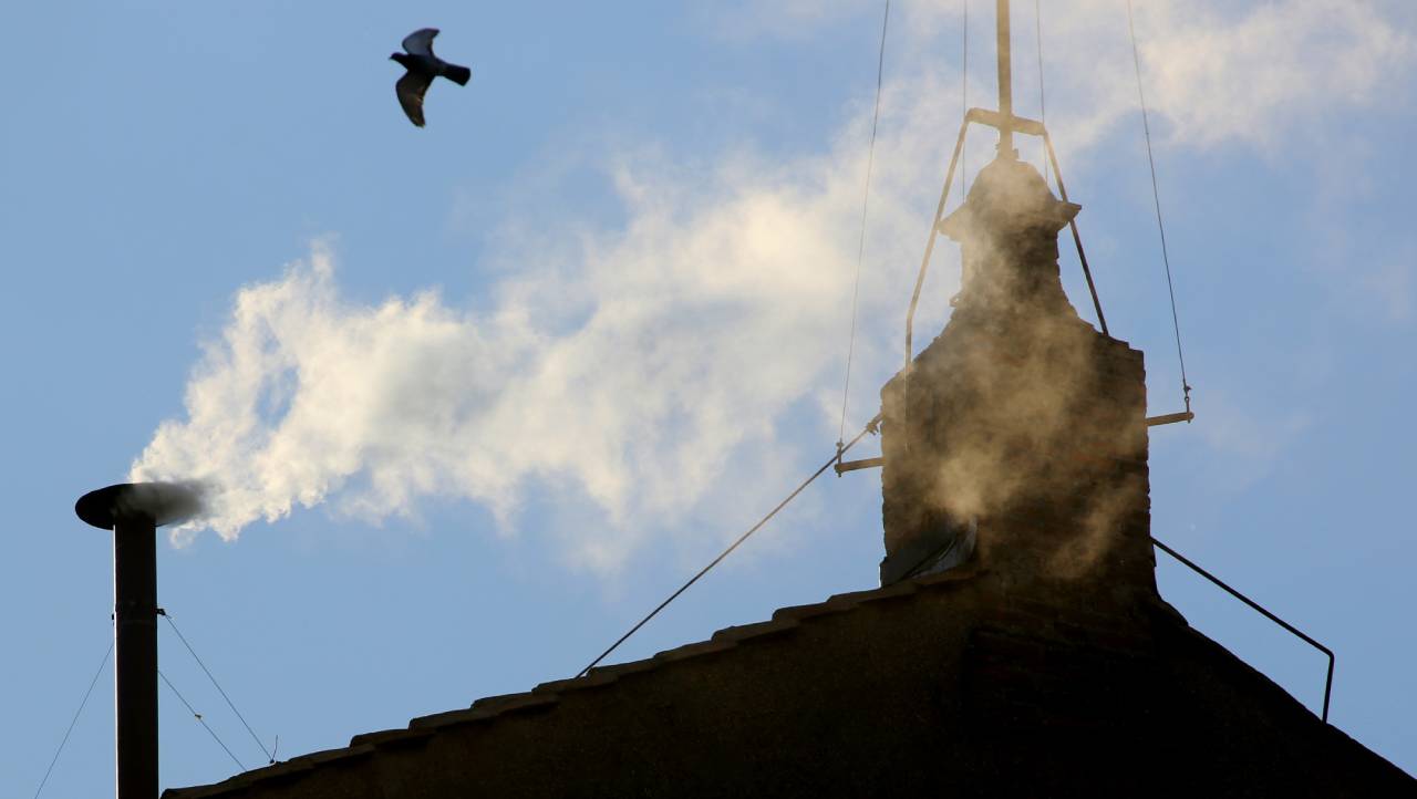 De TV van gisteren: Eva Jinek profiteert met talkshow van witte rook ...