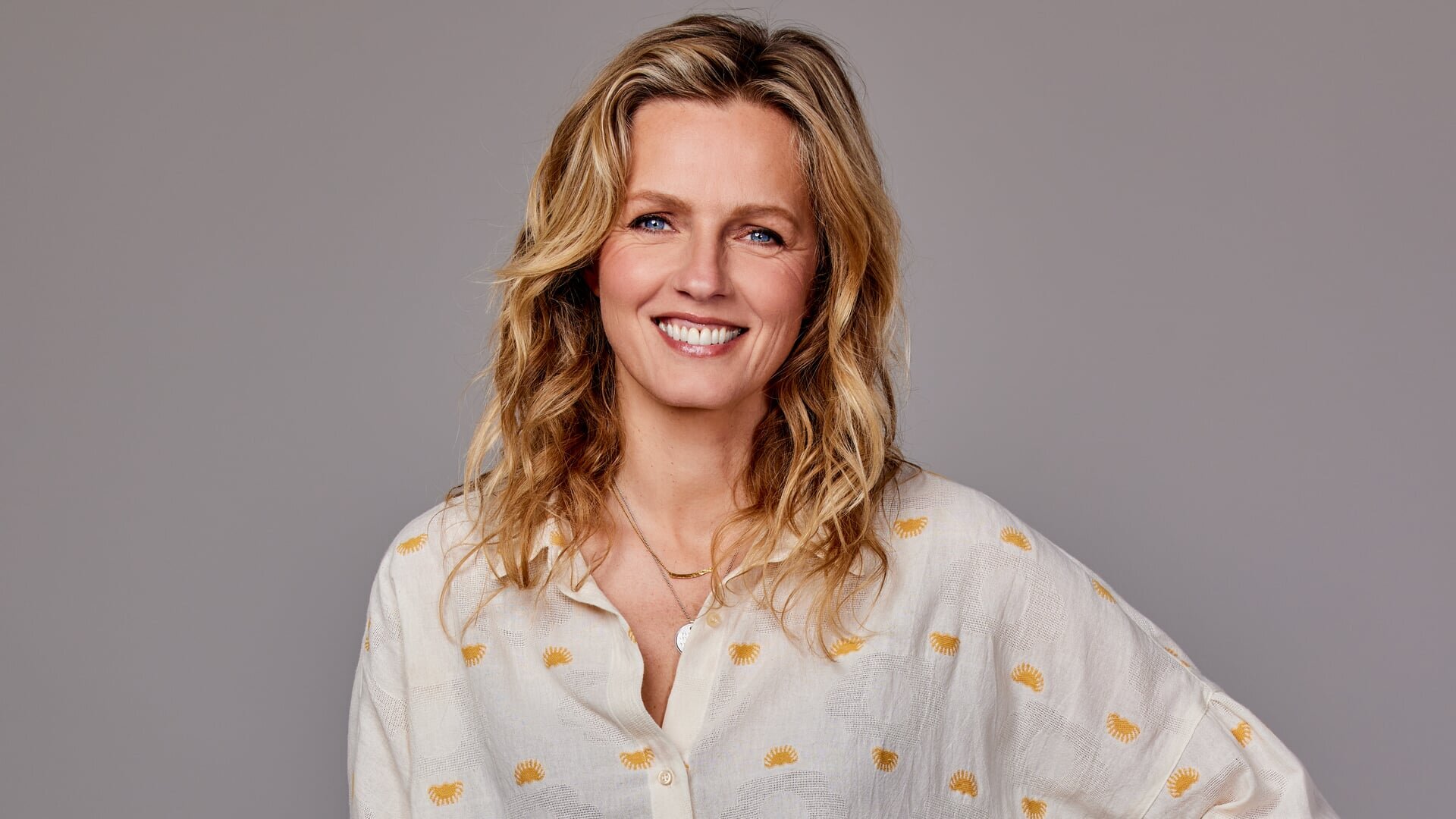 Leonie ter Braak helpt stellen hun droomhuis te vinden in Wonen onder ...