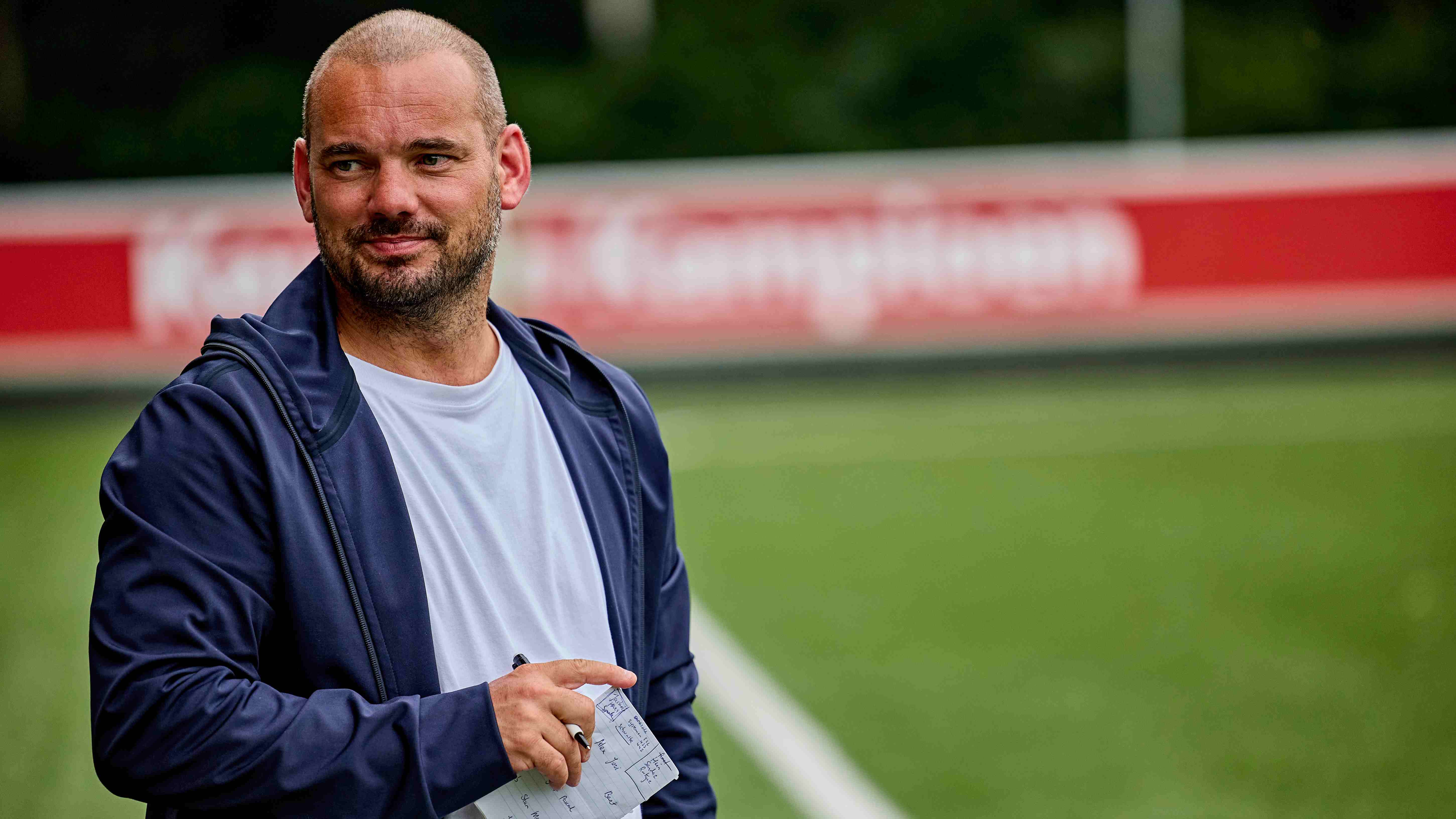 Wesley Sneijder en Wim Kieft strijden tegen kilo's in nieuw programma Nog Eén Keer Fit - TVgids.nl