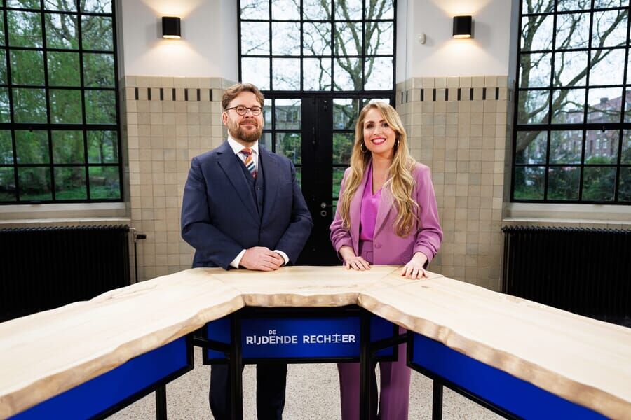 Mascha de Rooij trapt haar eerste seizoen van De Rijdende Rechter af in ...