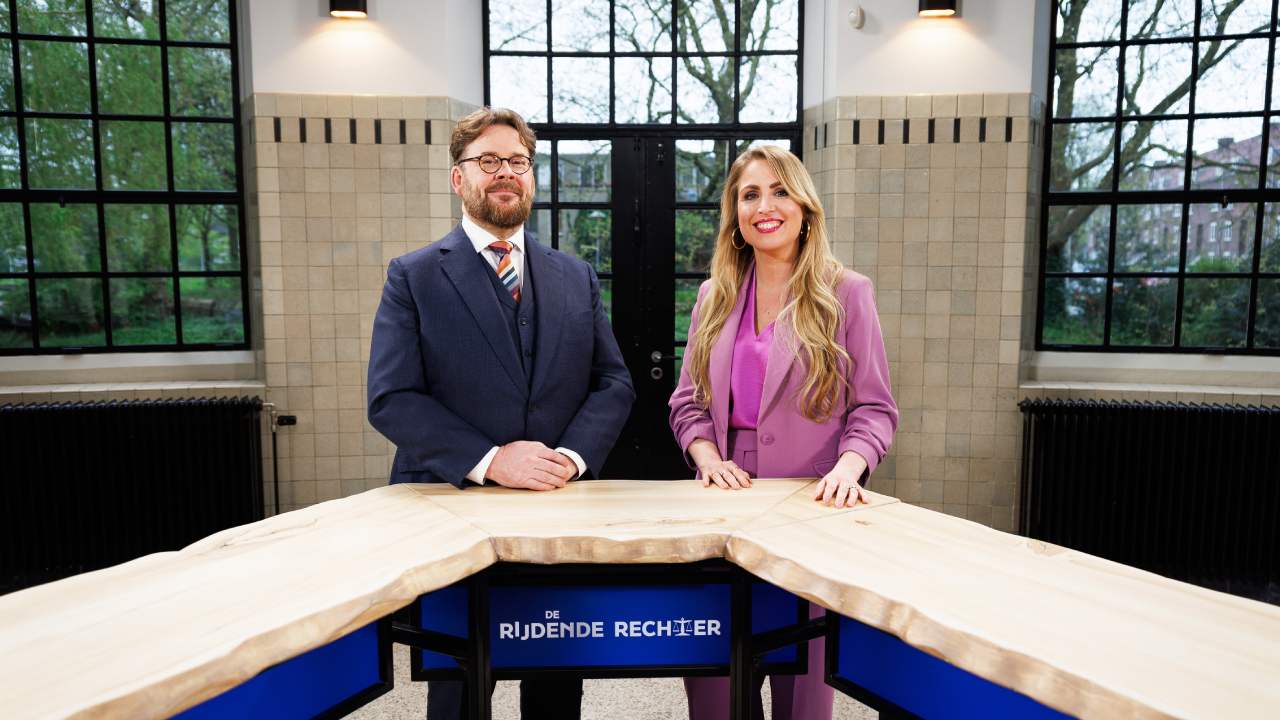 De Rijdende Rechter past Mascha de Rooij als een jas: 'Ik ben wel echt ...