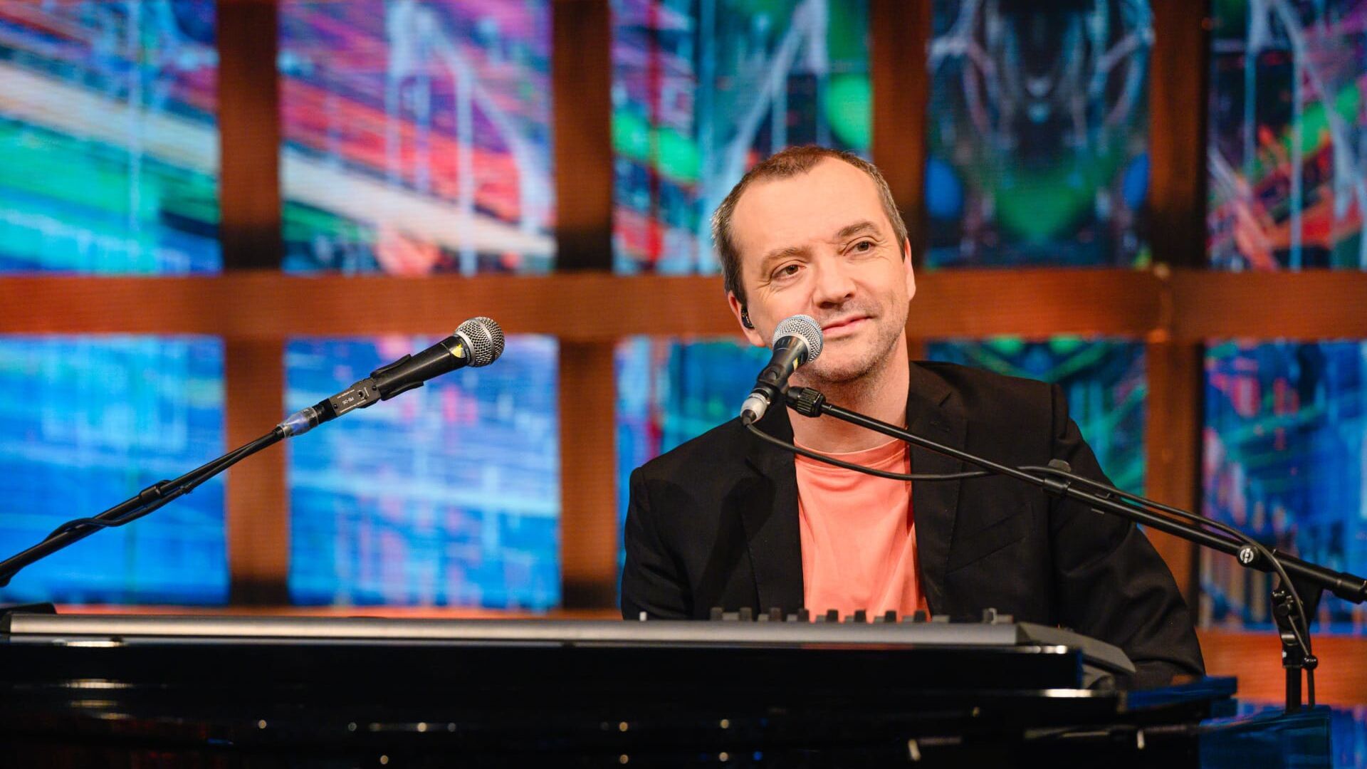 Miguel Wiels raadt weer mee wie 'The musked singer' is in nieuwe ...