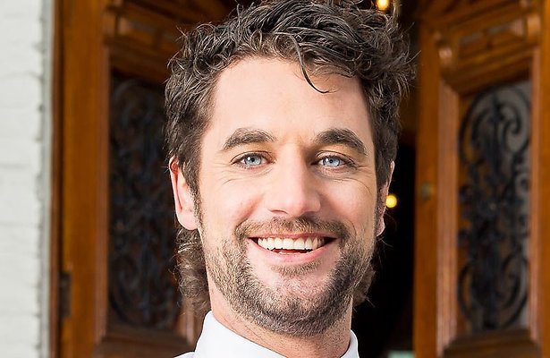 First Dates-barman Victor nu zelf weer vrijgezel - TVgids.nl