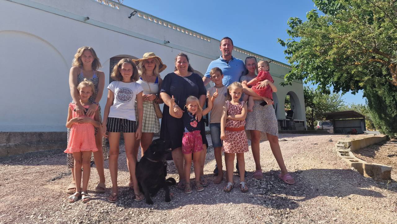 Goed nieuws voor kijkers die niet genoeg krijgen van Een Huis Vol ...