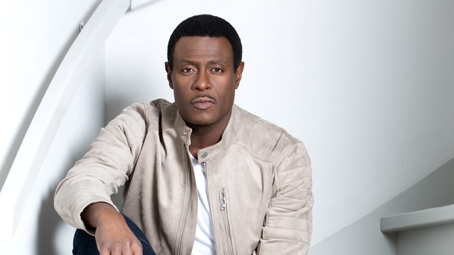 John Williams gaat in Help, Mijn Man Is Klusser langs bij een ...