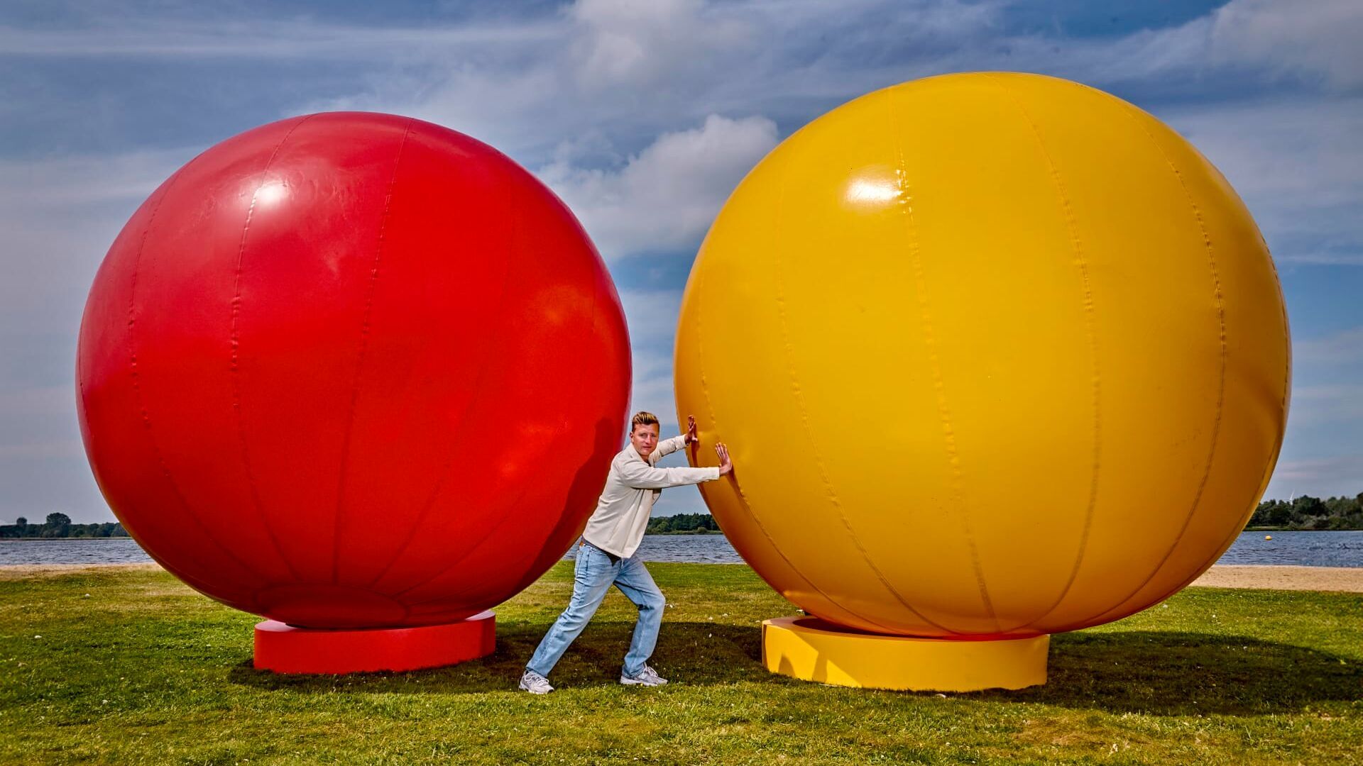 De zangers nemen het op tegen de rappers in de laatste aflevering van ...