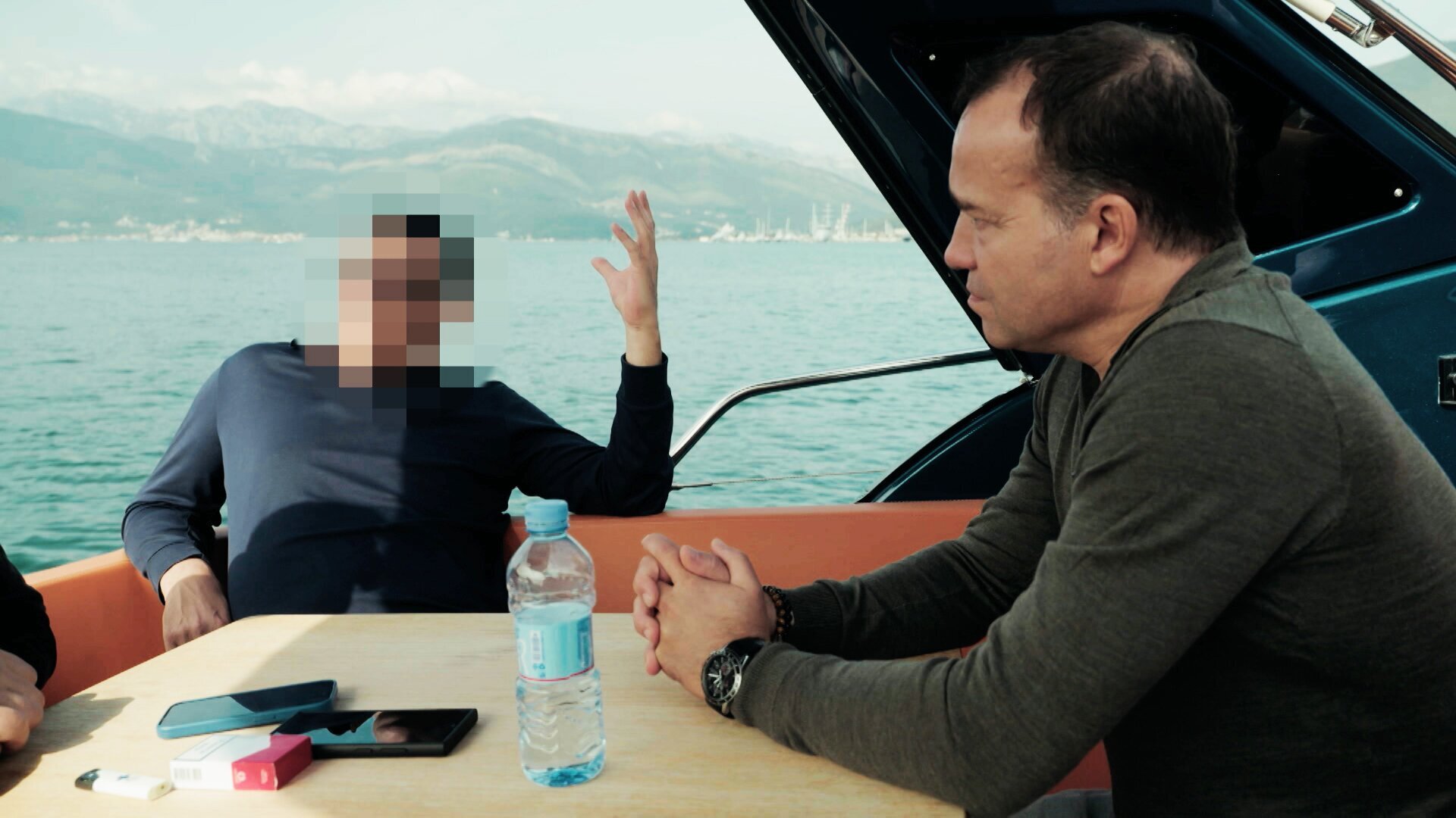 Mick van Wely volgt het spoor van de juwelenrovers The Pink Panthers in ...