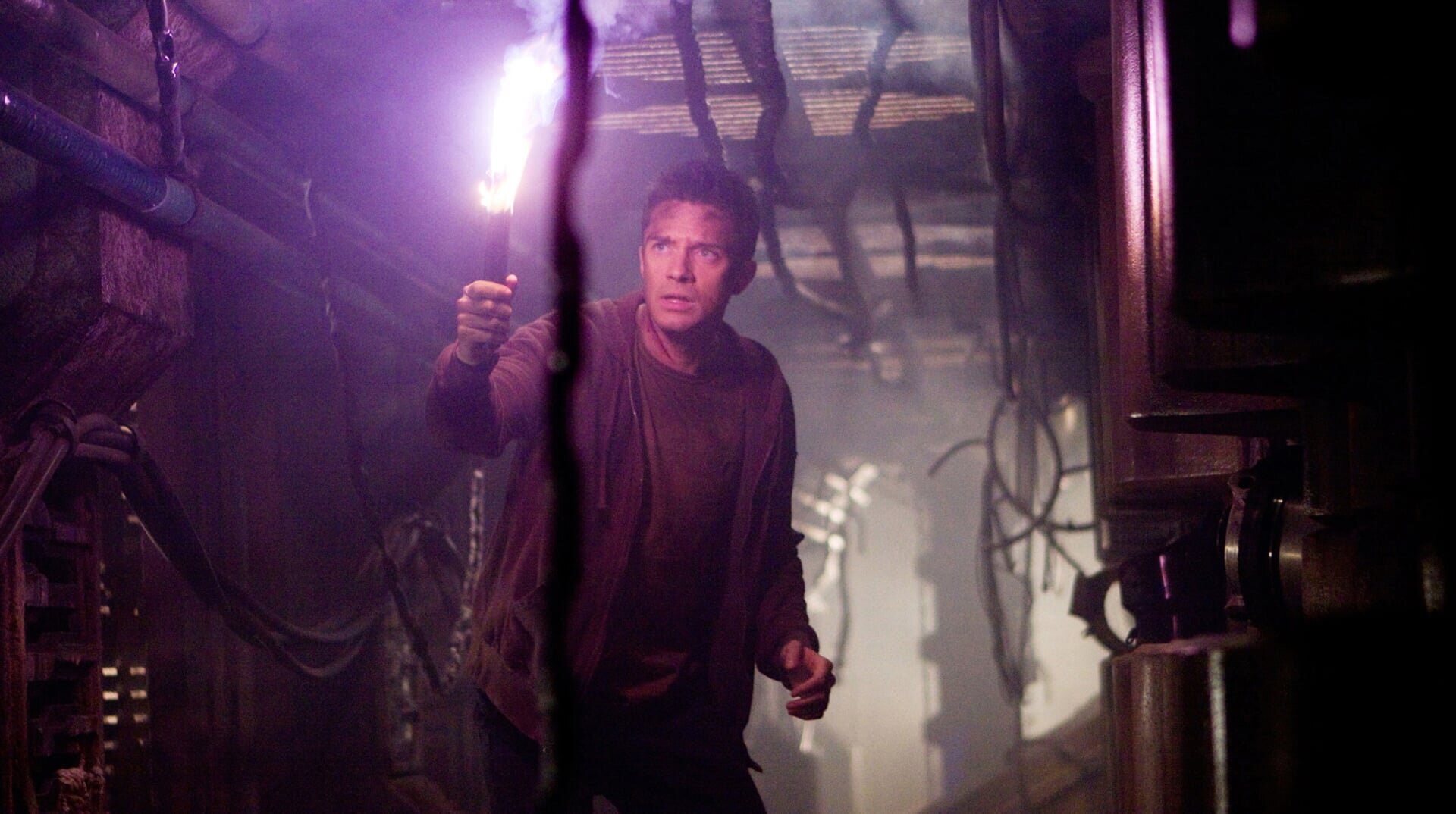 Adrien Brody tegen de aliens in Predators - TVgids.nl