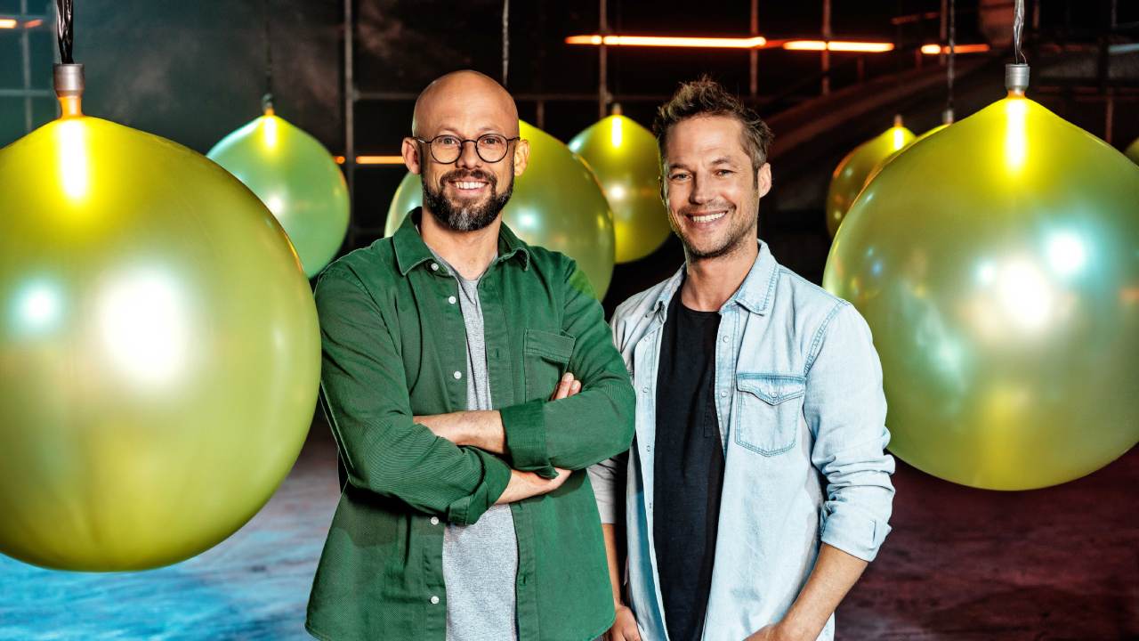 Staf en Mathias Coppens dagen weer BN'ers uit in de nieuwe spelshow The ...