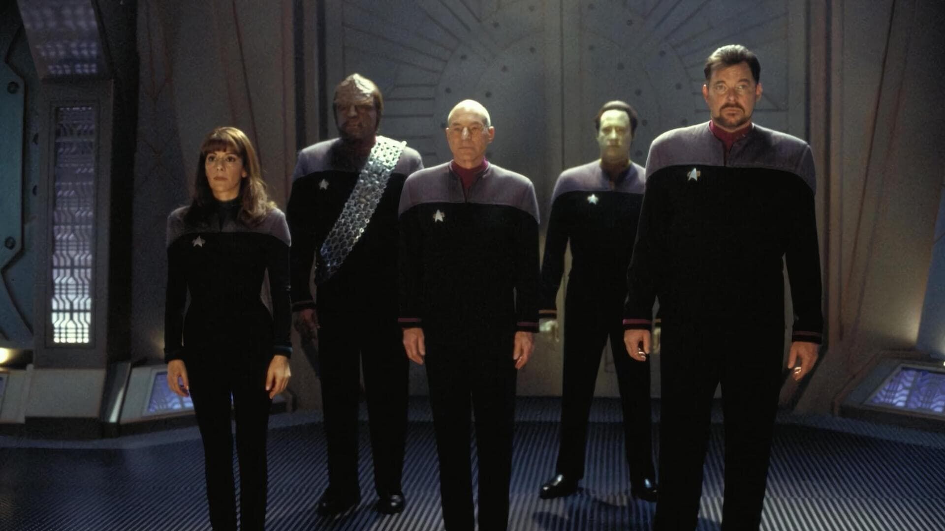 Patrick Stewart vertrouwt de boel niet in Star Trek: Nemesis - TVgids.nl