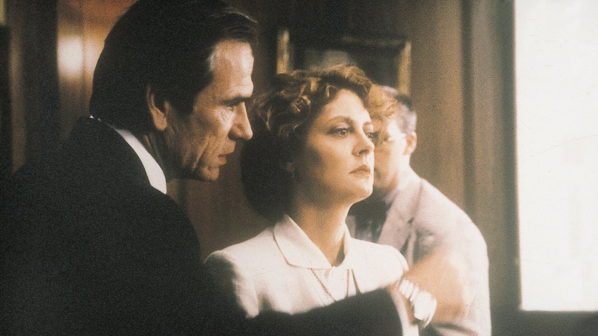 Susan Sarandon helpt 'tiener' Brad Renfro op weg in The Client - TVgids.nl