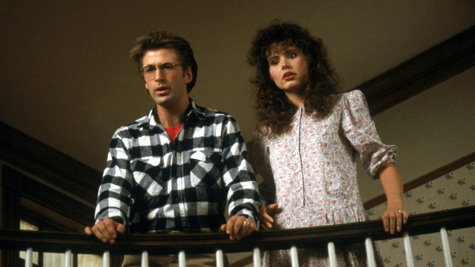 Geena Davis en Alec Baldwin spoken er lekker op los in Beetlejuice ...