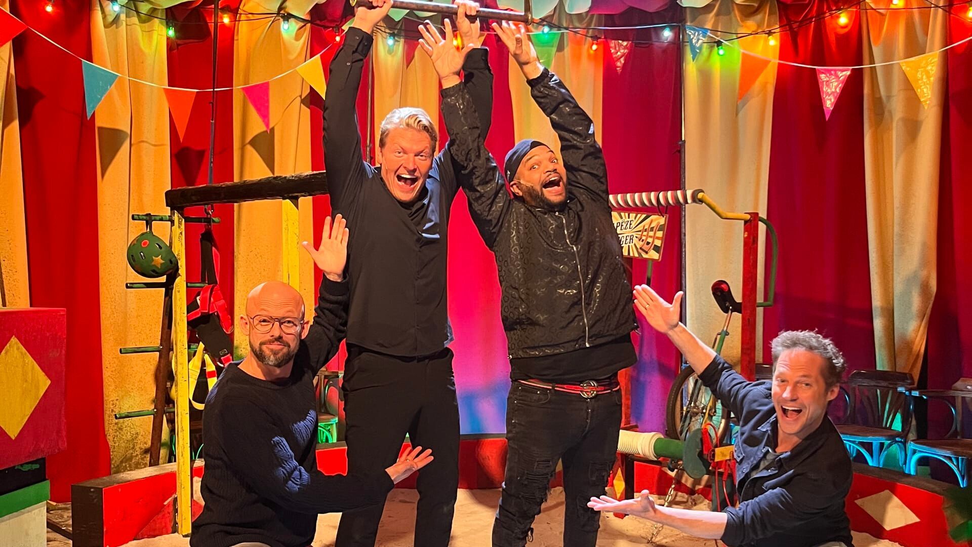 Thomas Berge en Brace vluchten voor een criminele clown in Code van ...