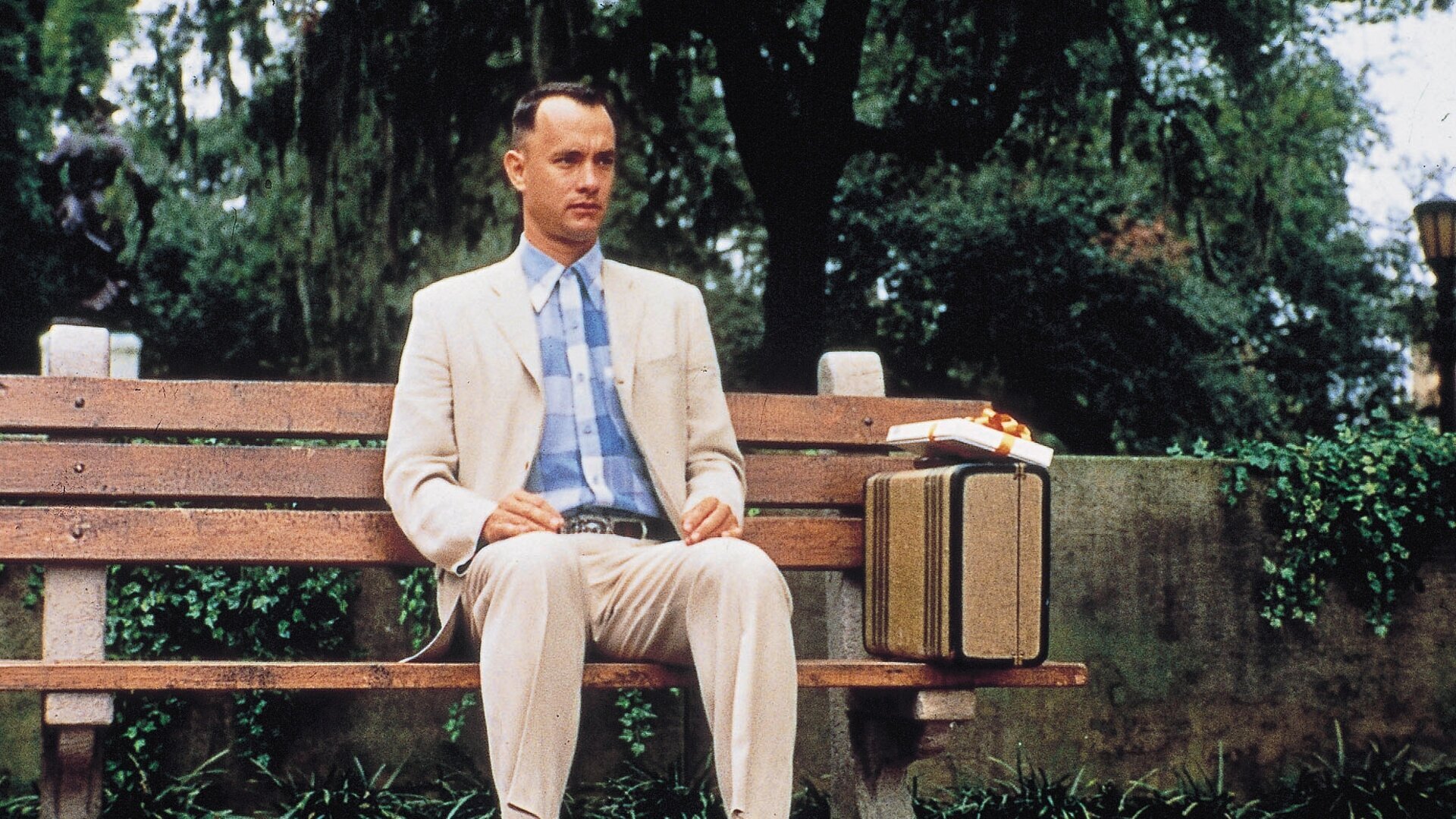 Tom Hanks vertelt zijn bijzondere levensverhaal in Forrest Gump - TVgids.nl