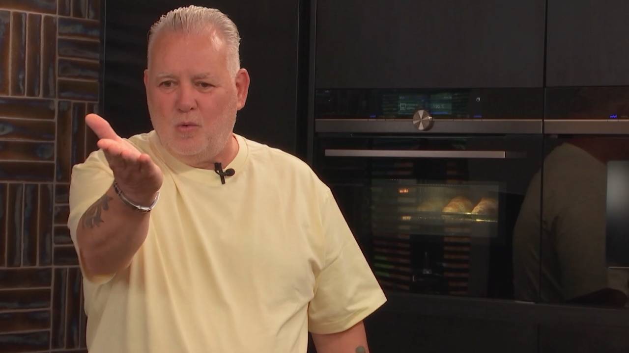 Lang Leve de Liefde: Leen probeert Farida te imponeren met ...