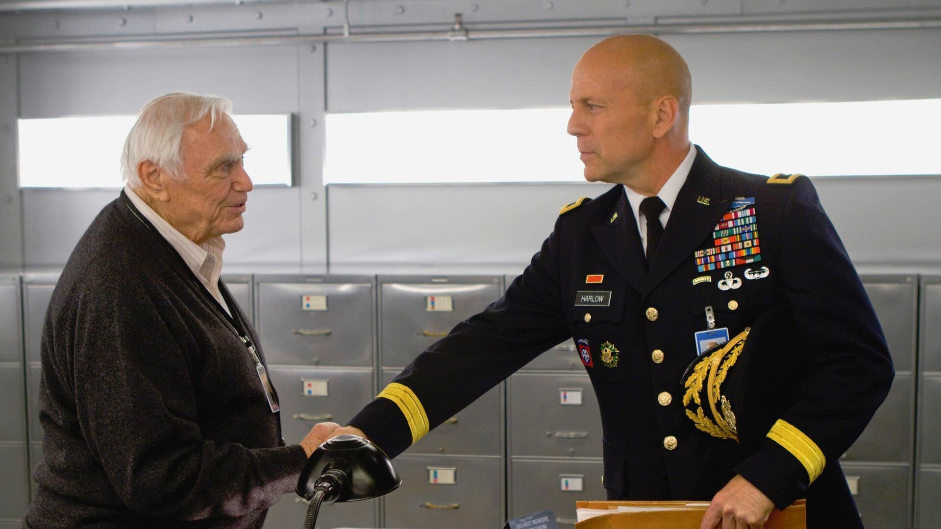 Voormalig CIA-agent Bruce Willis komt in actie in RED - TVgids.nl