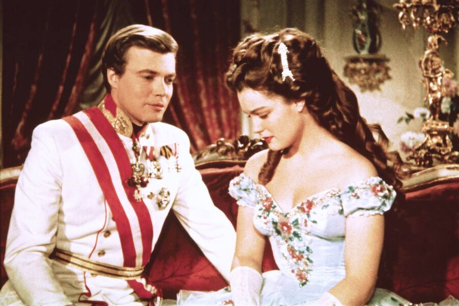 Romy Schneider zit er een beetje doorheen in Sissi, De Jonge Keizerin ...