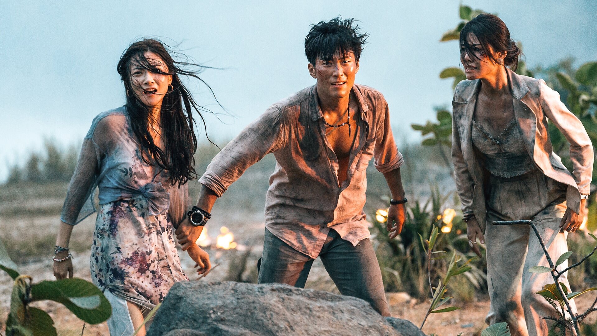 Jason Isaacs brengt een heel eiland vol toeristen in gevaar in Skyfire ...