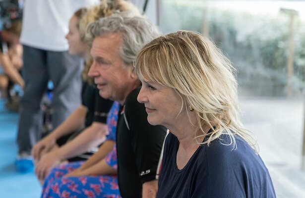 Angéla Kramers neemt Joris Linssen mee op sleeptouw in slotaflevering ...