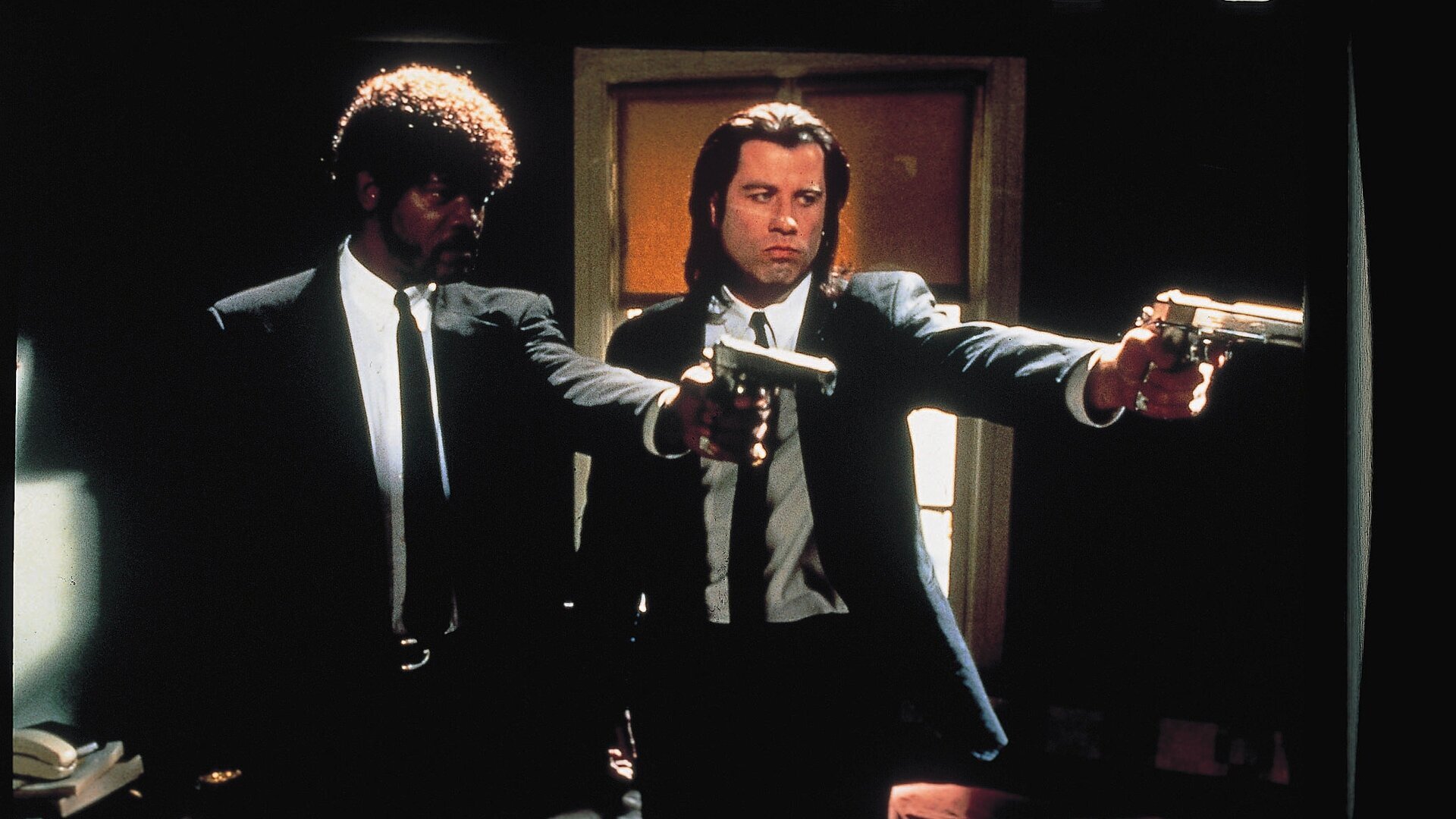 Hollywoodsterren Bruce Willis, John Travolta en Samuel L. Jackson schitteren in Pulp Fiction ...