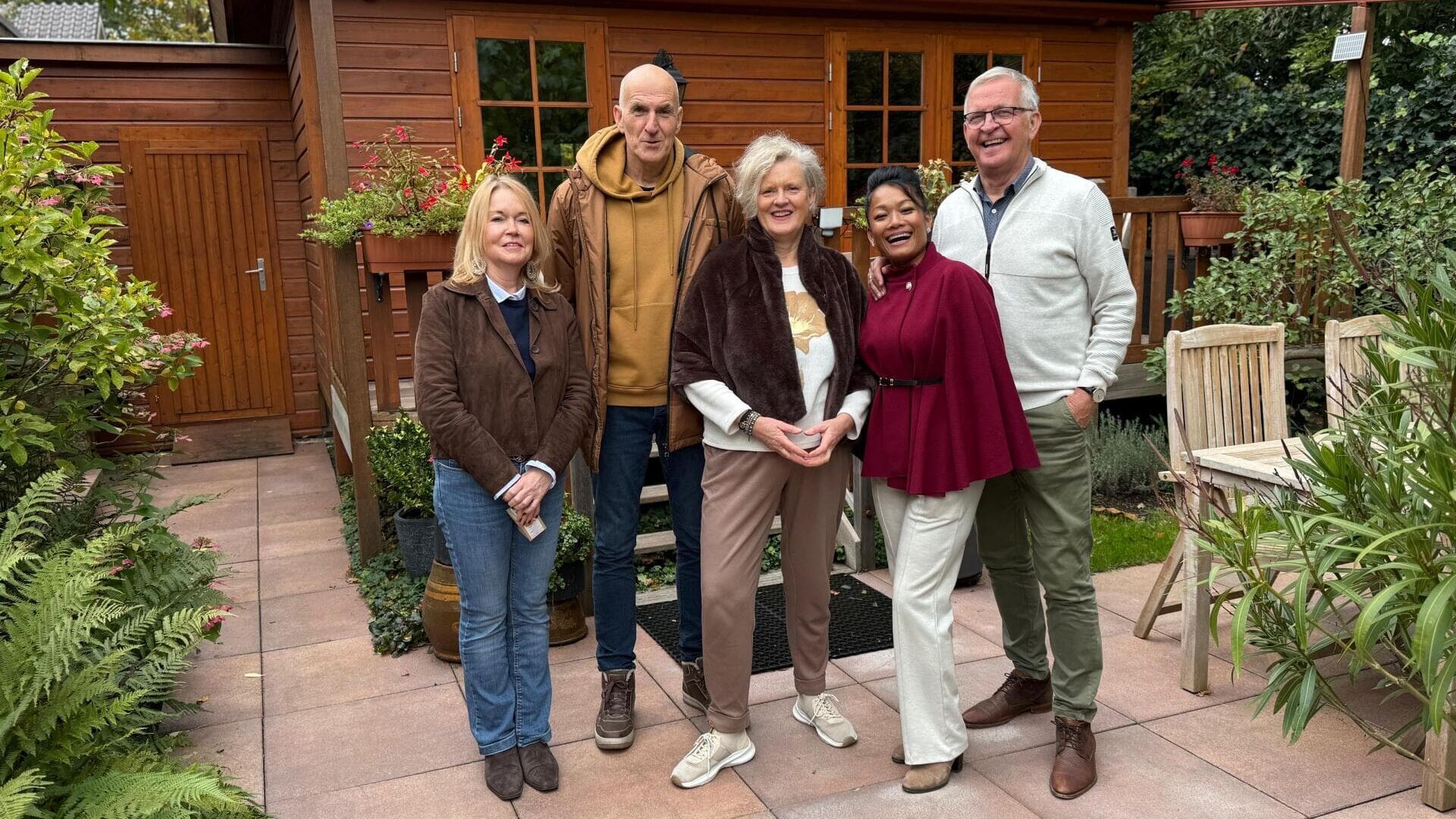 De Bed & Breakfast-gasten gaan op pad met een huifkar in de Weerribben ...