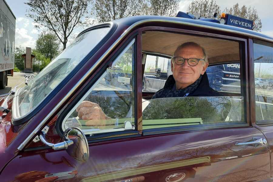 Philip Freriks bezoekt Achter het Nieuws-presentator Koos Postema ...
