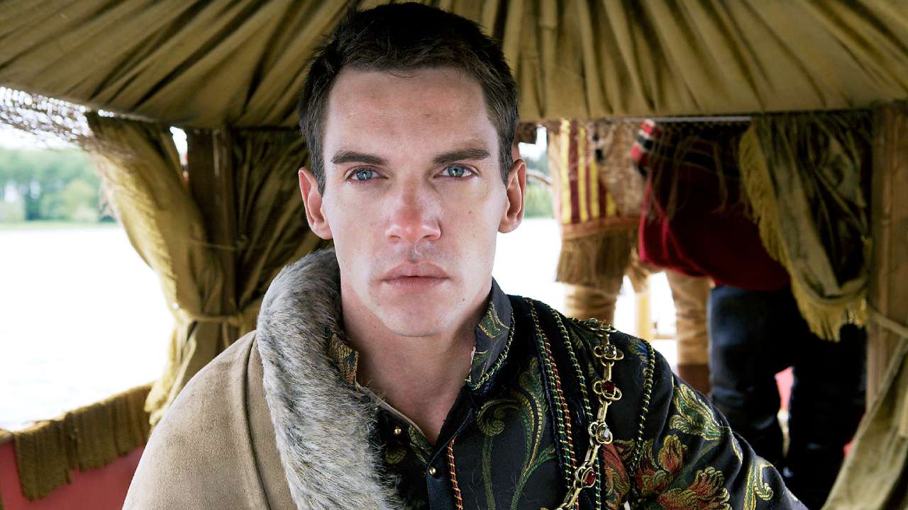 Jonathan Rhys Meyers is zeker niet blij in nieuwe aflevering The Tudors ...