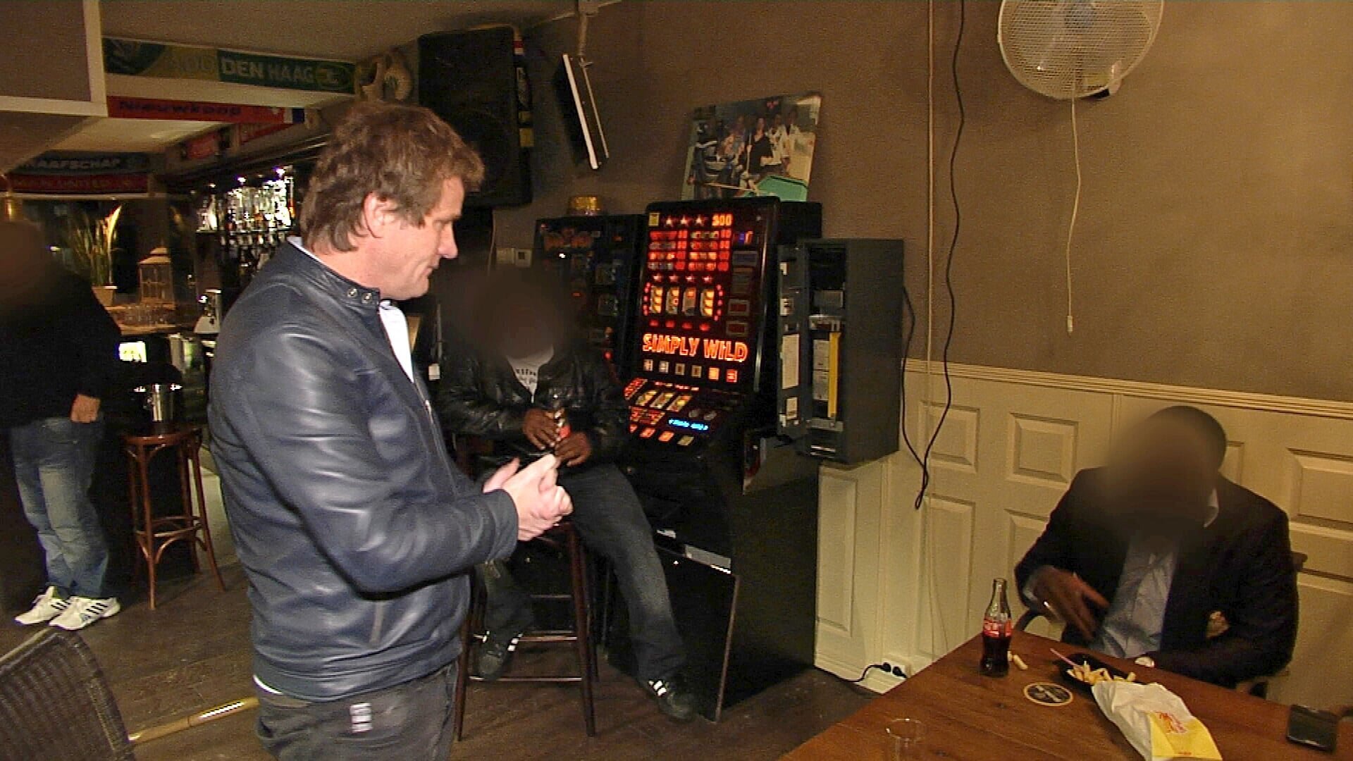 Alberto Stegeman duikt in de schimmige wereld van apenleed in ...