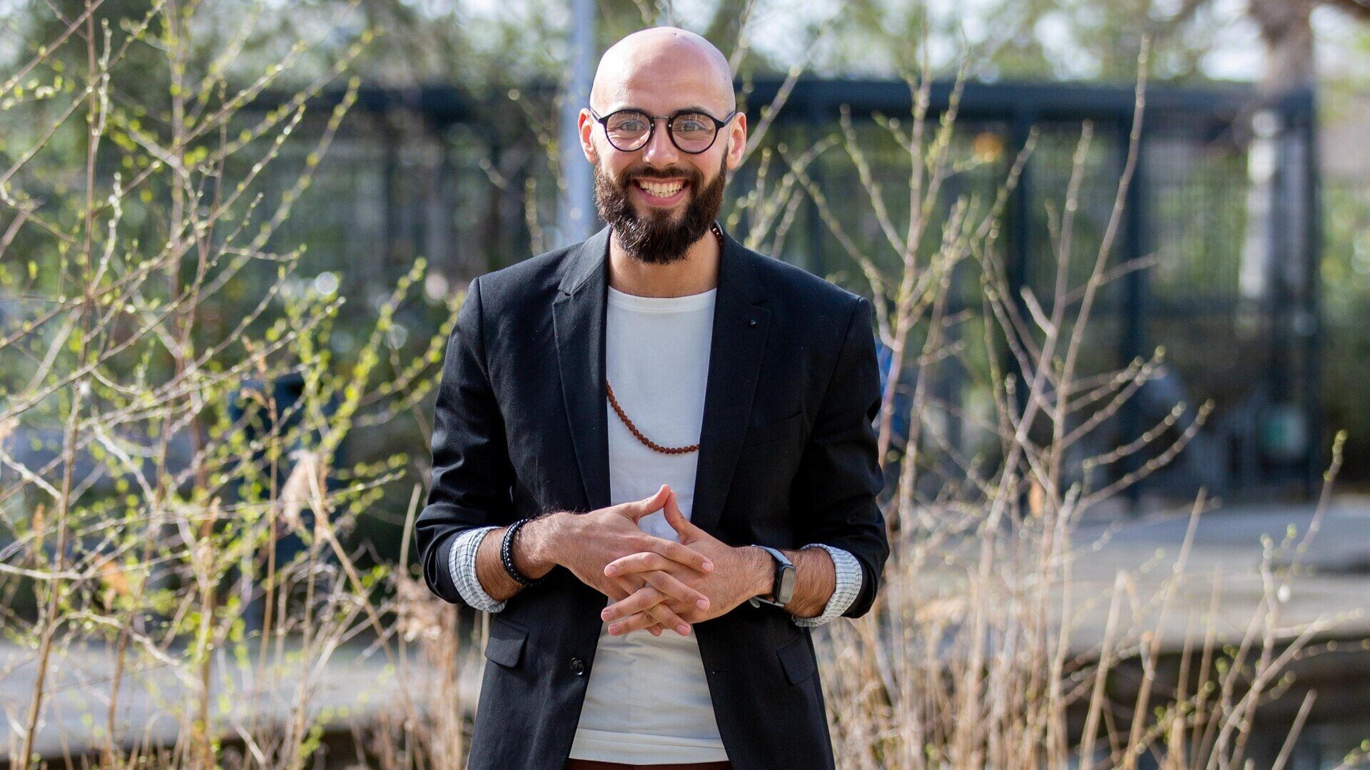 Karim Amghar en Nora Akachar halen persoonlijke verhalen op tijdens de ...