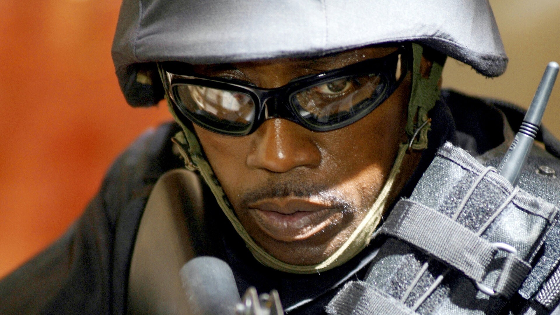 Wesley Snipes vermoordt de verkeerde in The Contractor - TVgids.nl