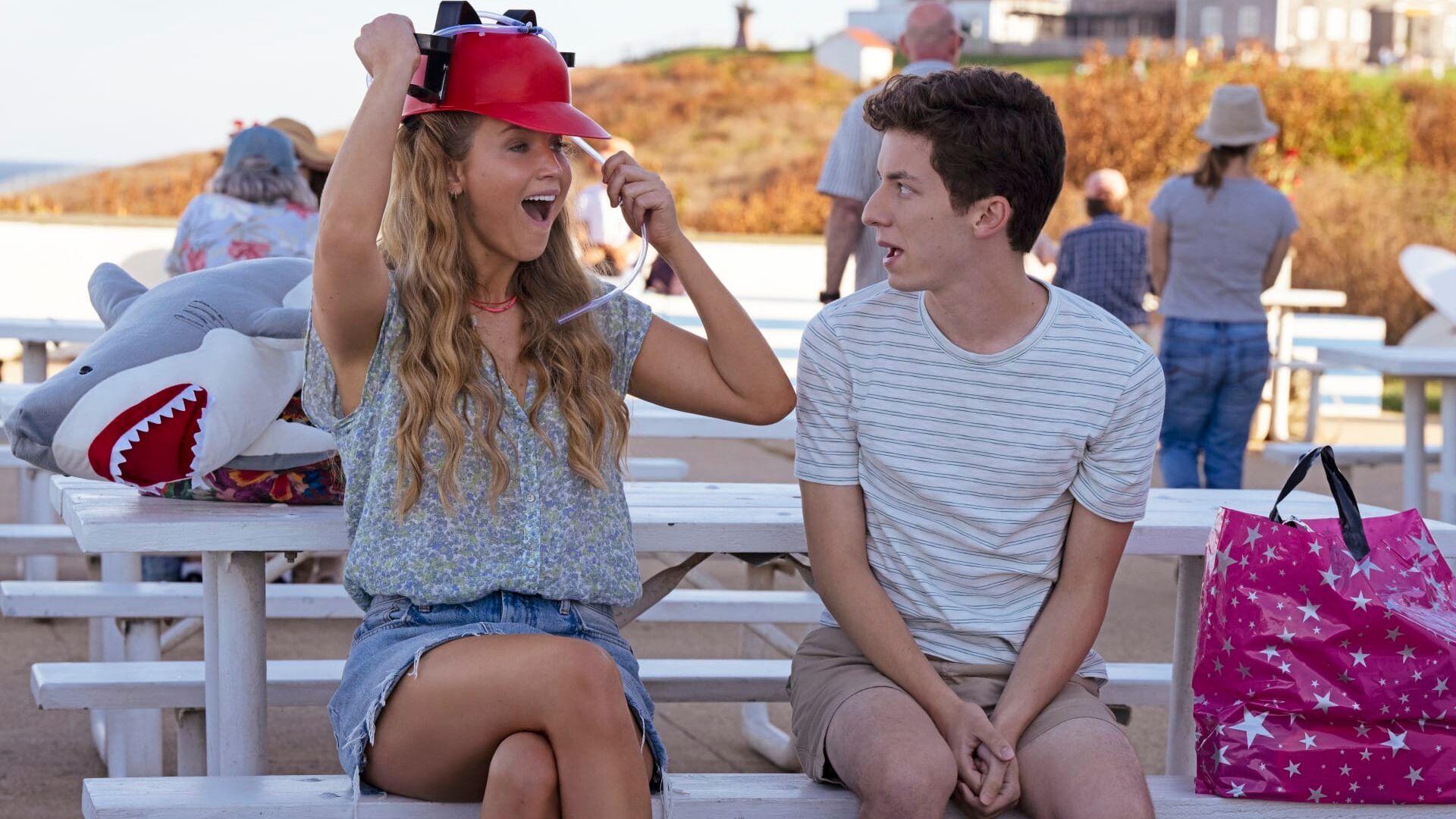 Jennifer Lawrence leert een tiener daten in No Hard Feelings - TVgids.nl